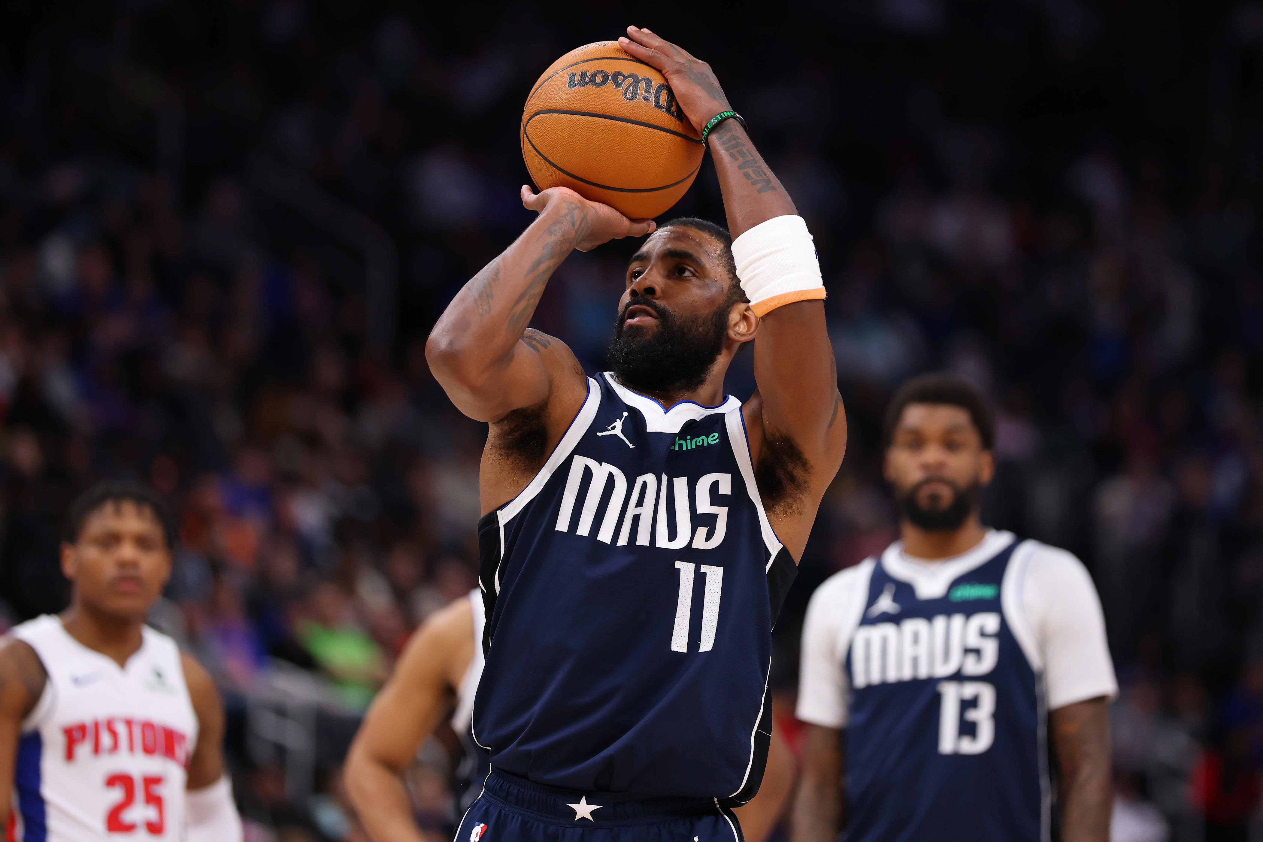 Scoop B: Lakers are realistic suitors for Kyrie Irving