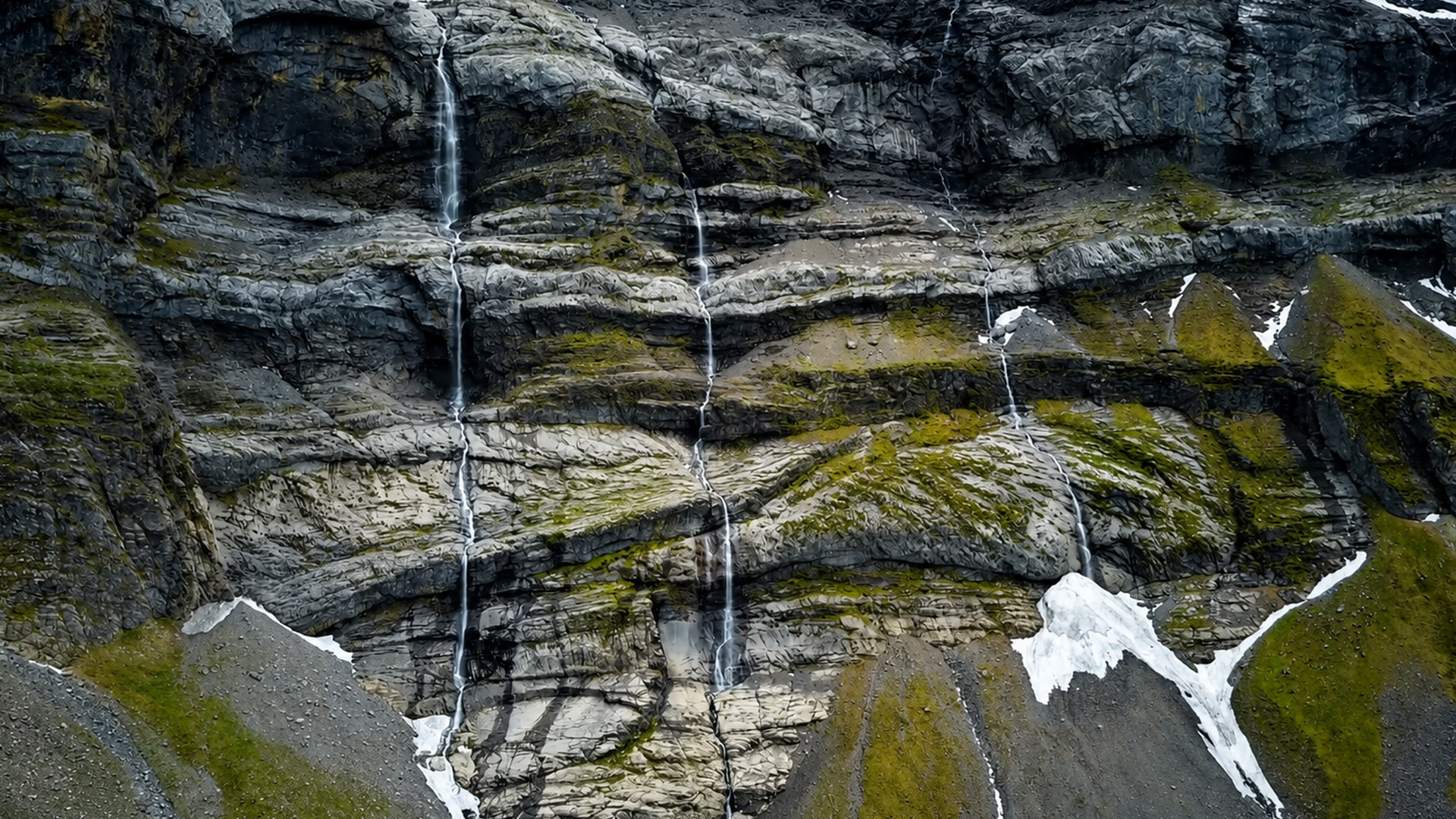 Why are there so many waterfalls on one cliff?