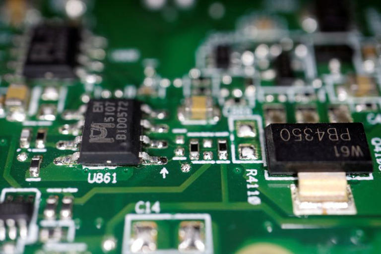 US lawmakers urge tighter rules on contract chipmakers supplying ...