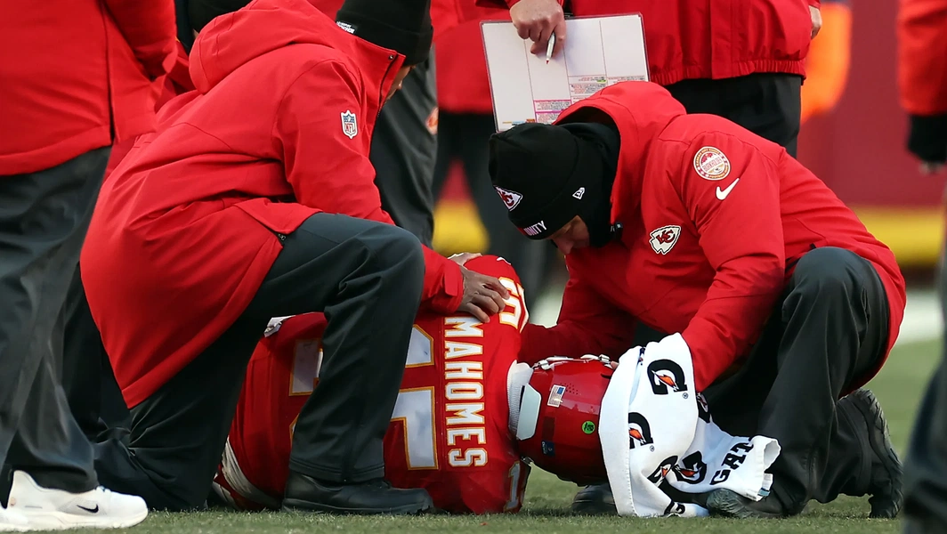 Trey Smith vows best season to protect Mahomes after ACL tear