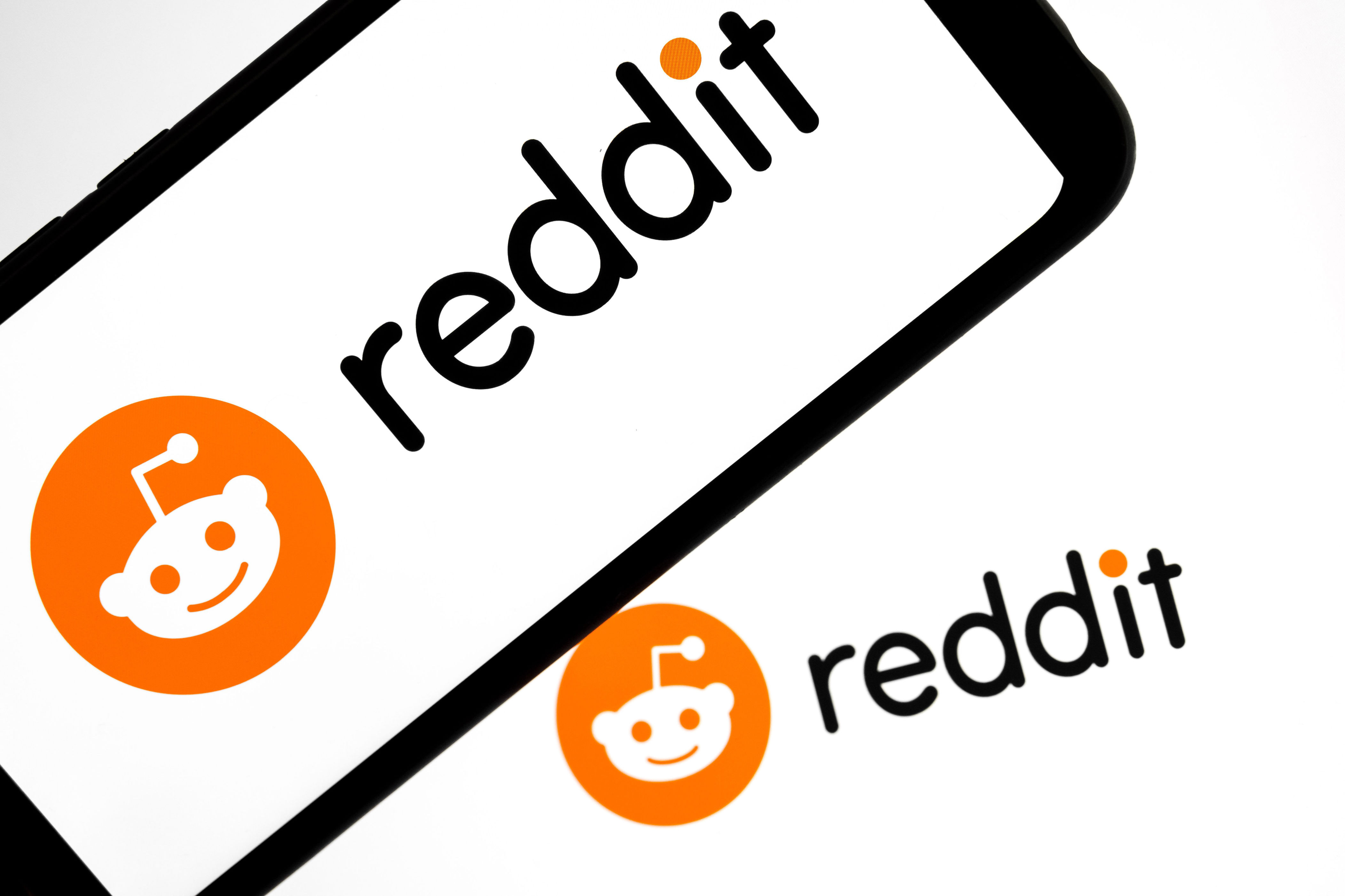 Reddit ads pose as news stories to promote AI investment scams