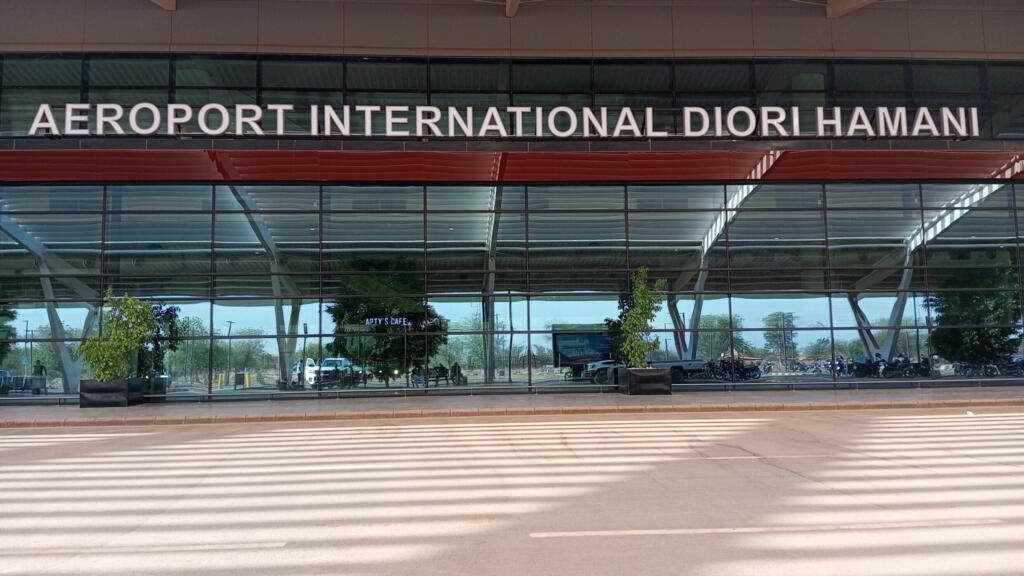 Niger : le Jnim revendique l'attaque de l'aéroport de Niamey qui a tué ...