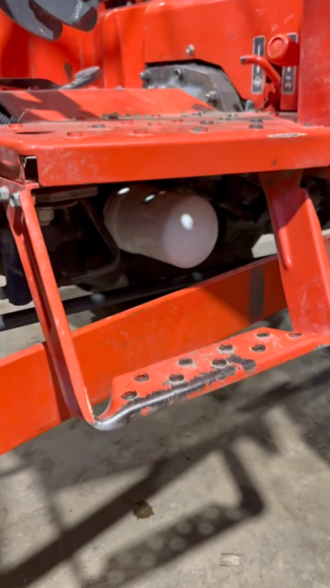 Oil filter change without draining oil method
