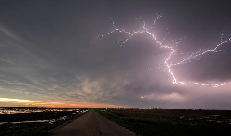 Severe weather strikes Kansas