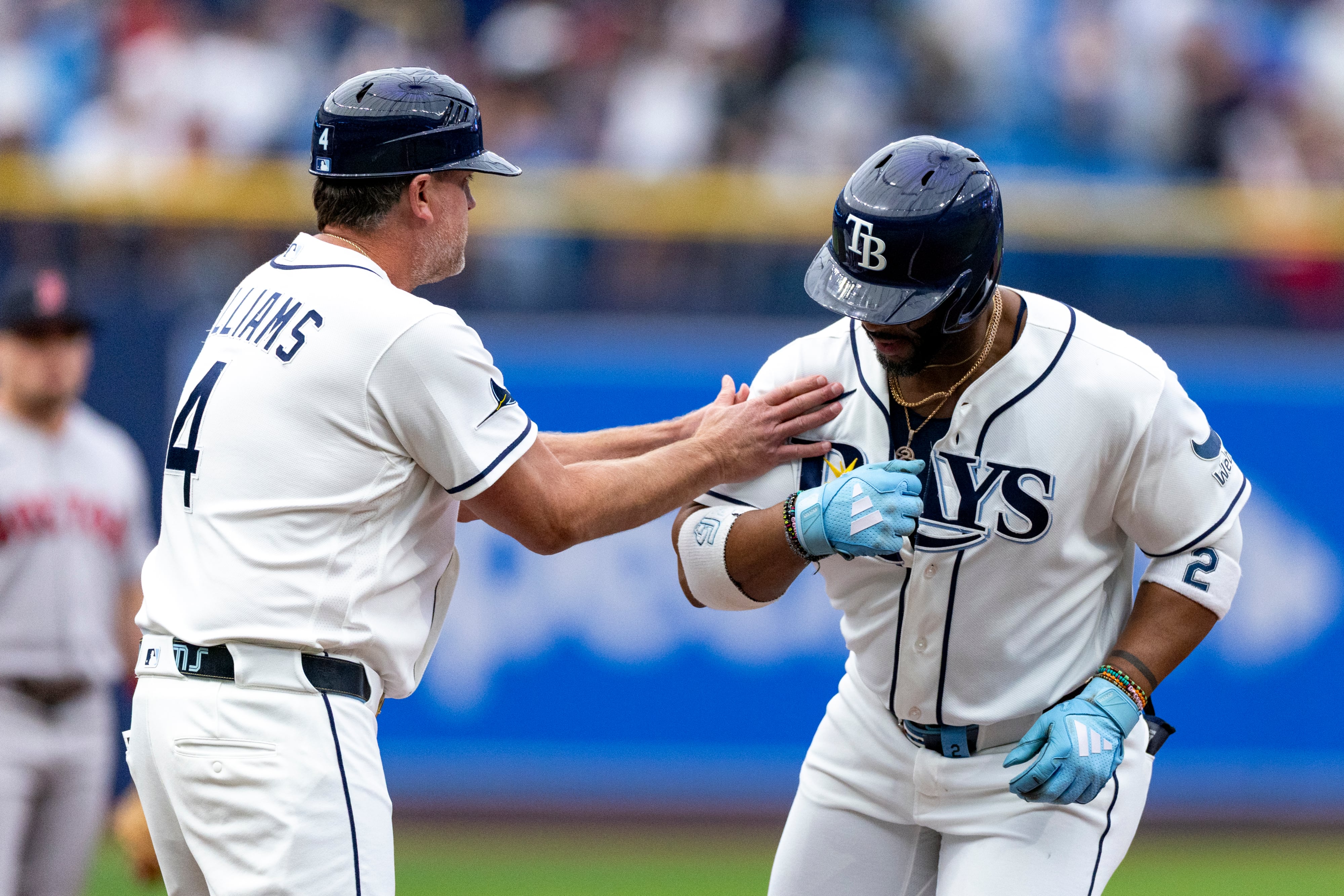 Díaz hits leadoff homer and Aranda delivers go-ahead single to lift ...