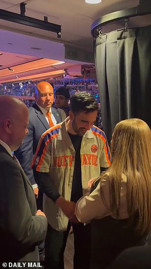 NYC Mayor Zohran Mamdani shakes hands with Knicks fans and poses for ...