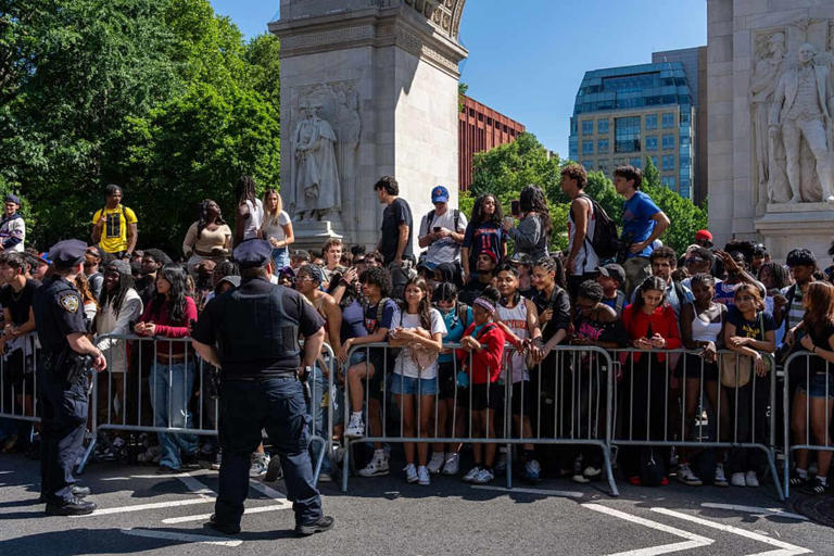 Spurs’ De’Aaron Fox shades heightened MSG security for Trump’s Game 3 ...