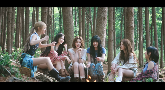 izna、タイトル曲「METRONOME」MV公開…クセになるサウンド