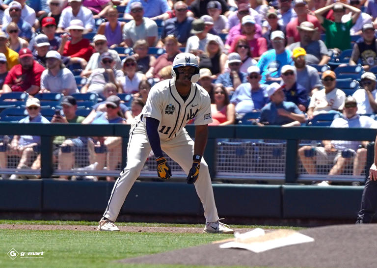 Photo gallery: WVU wins first College World Series game