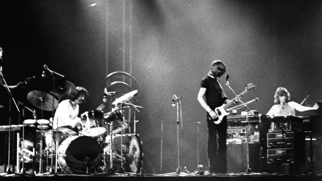 7 bands and artists with colors in their names