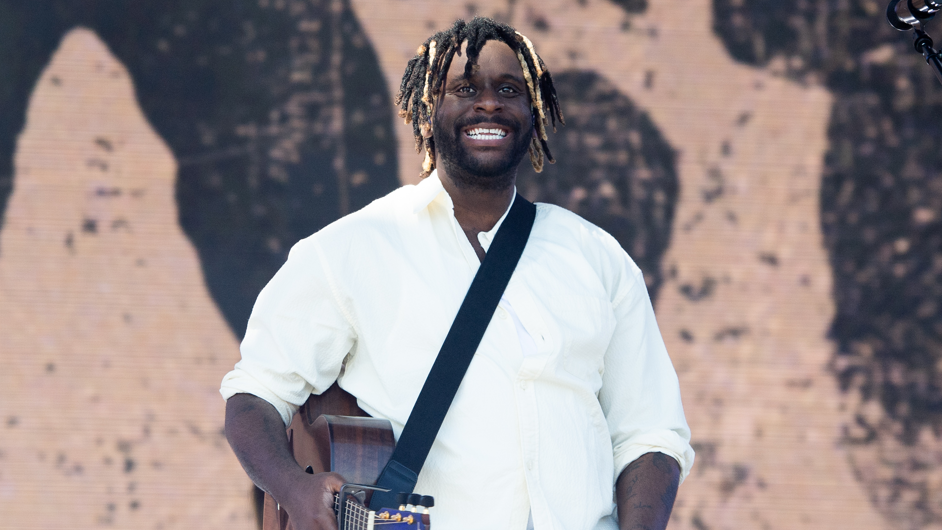 How Myles Smith turned five years of therapy notes into a debut album