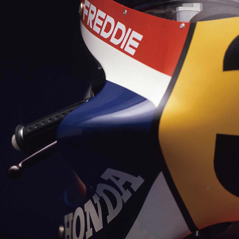 ケニー・ロバーツを倒したV3の革命児 1983 HONDA NS500
