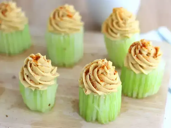 Cupcakes with cucumber and hummus - video recipe!