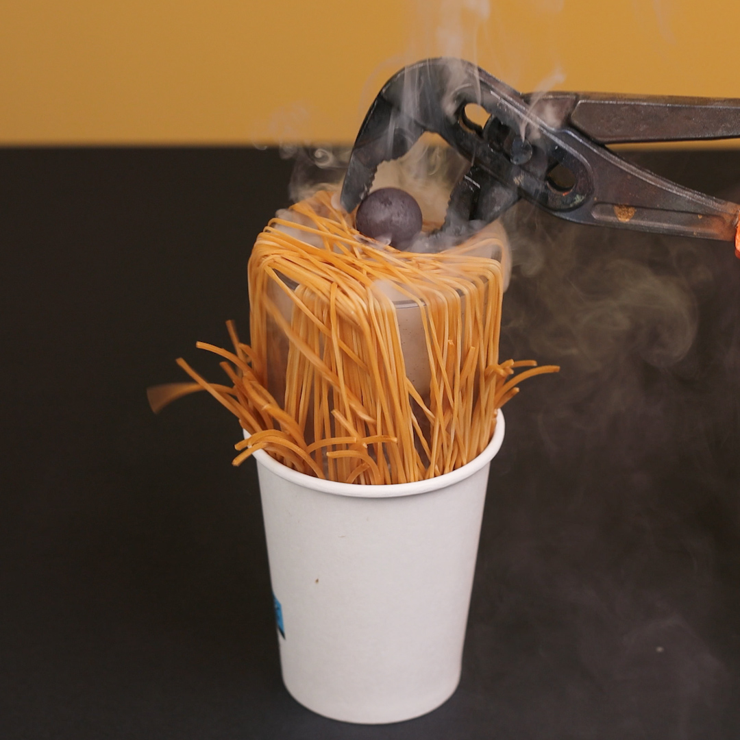 Spaghetti meets heat in the craziest way🍜
