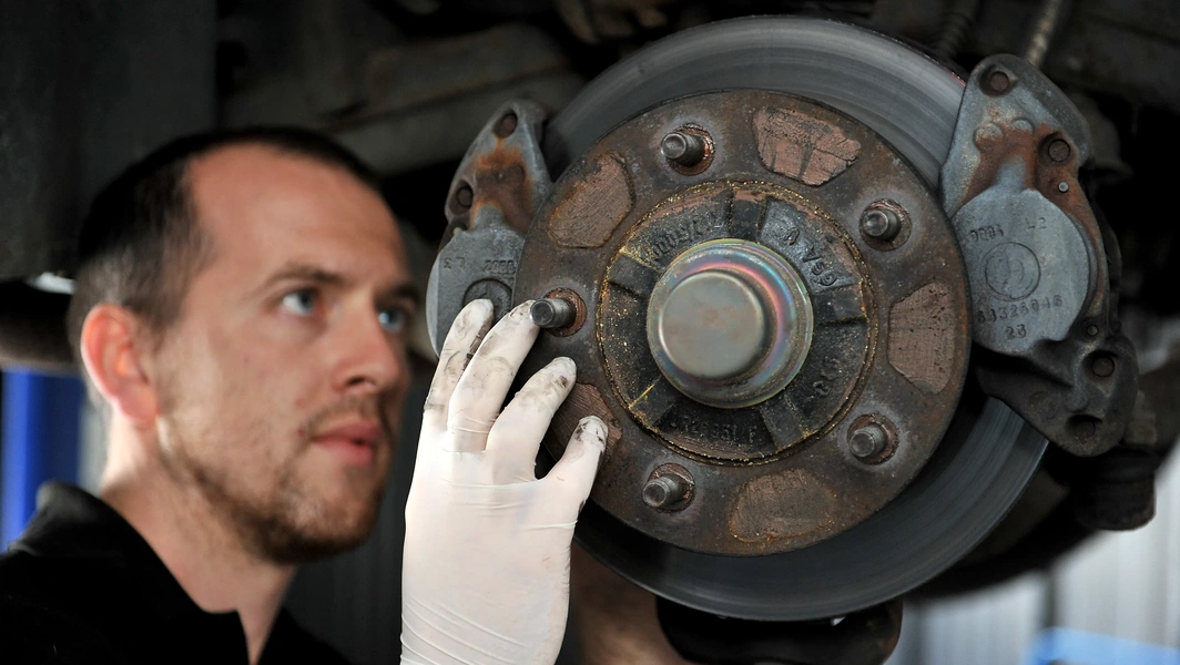 15 signs mechanics detect immediately