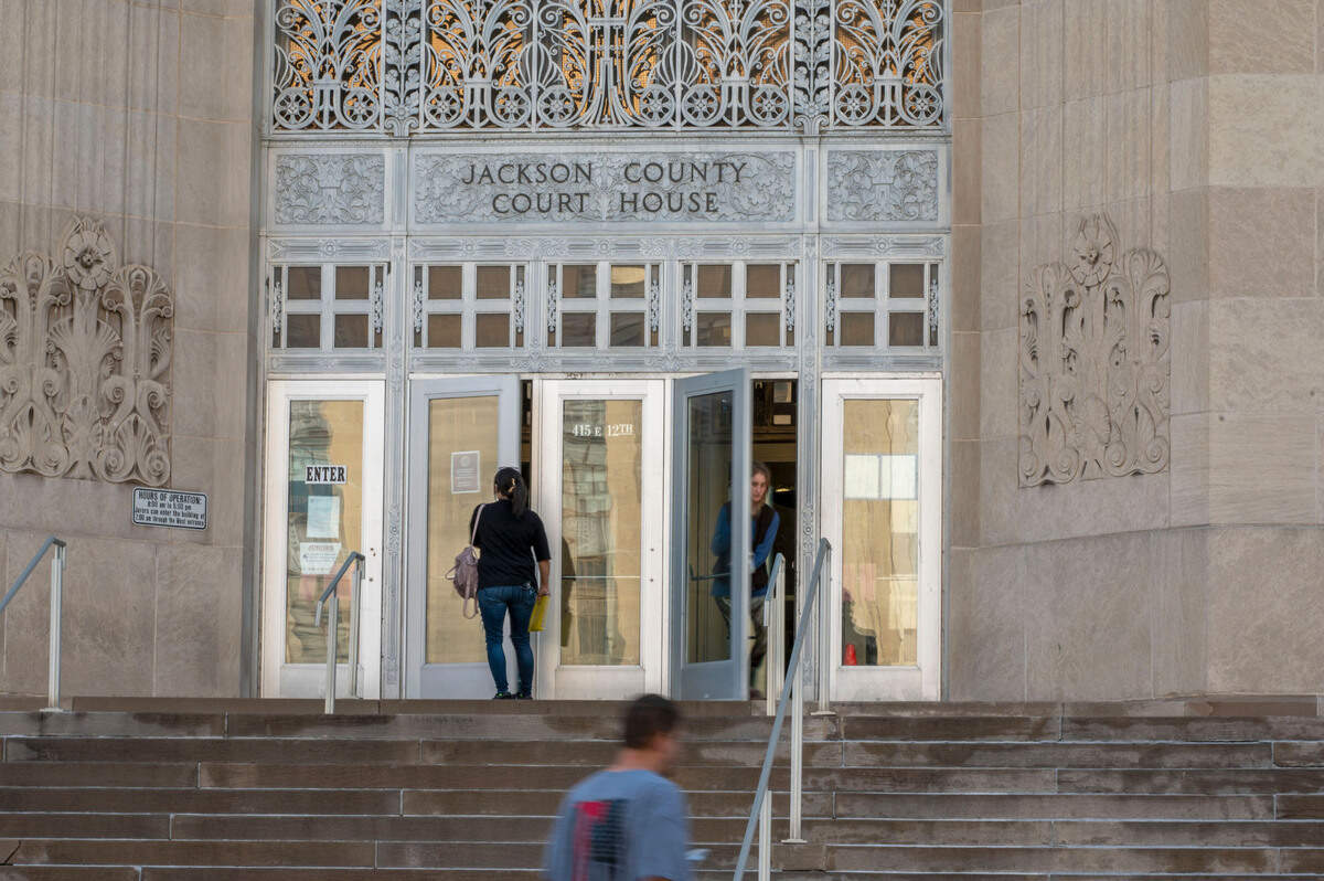 Man faces murder charge after fatal stabbing at Kansas City apartment ...