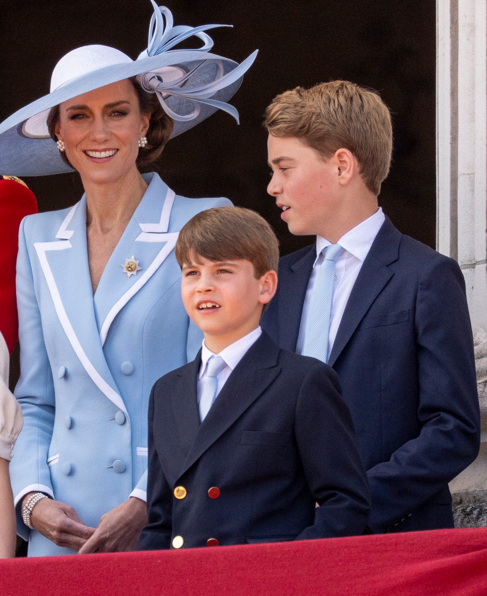 Princes George and Louis Subtly Match Mom Princess Kate With Their Baby ...