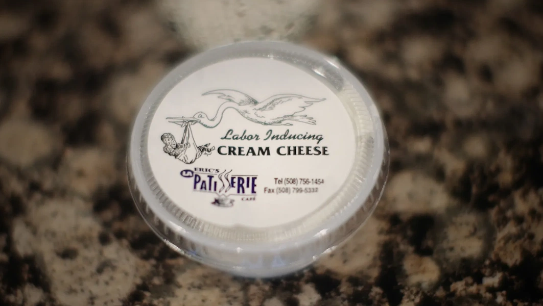 Making and serving flavorful cheese spreads