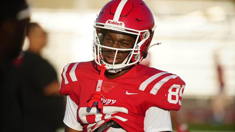 Son of former NFL quarterback makes college decision