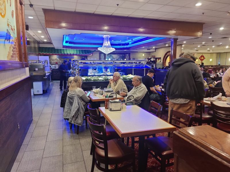 These 11 budget-friendly buffet restaurants in Minnesota are easy on ...