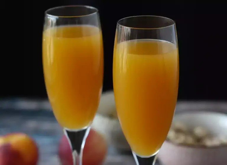 Bellini, snadný italský broskvový koktejl, který si můžete připravit doma!