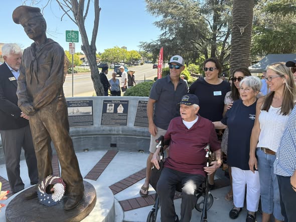 USS Indianapolis survivor Harold Bray gets ultimate gift