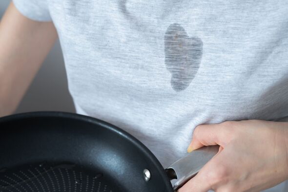 Oil stains will disappear from clothes when covered in 1 natural item