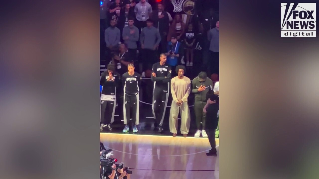 Spurs star stands arms crossed during the national anthem before Game 5