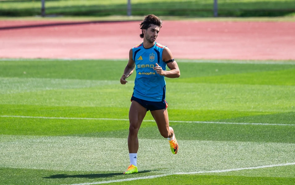 PSG linked to Ferran Torres amid Barça extension plans