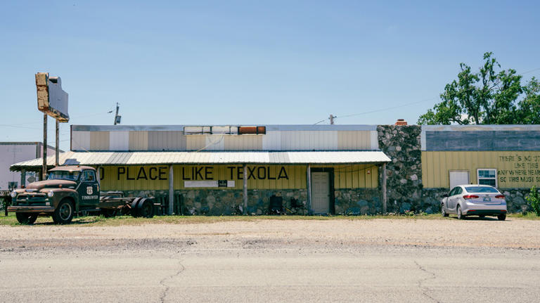 Oklahoma's once-thriving town on Route 66 is now an almost abandoned ...