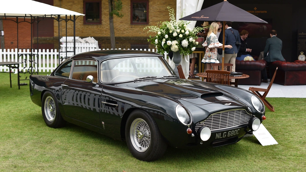 9 iconic cars powered by legendary inline-six engines