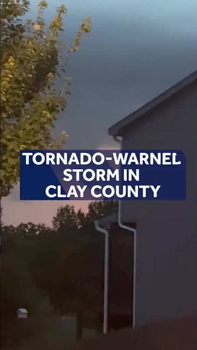 Tornado-warned storm captured in Liberty, Missouri