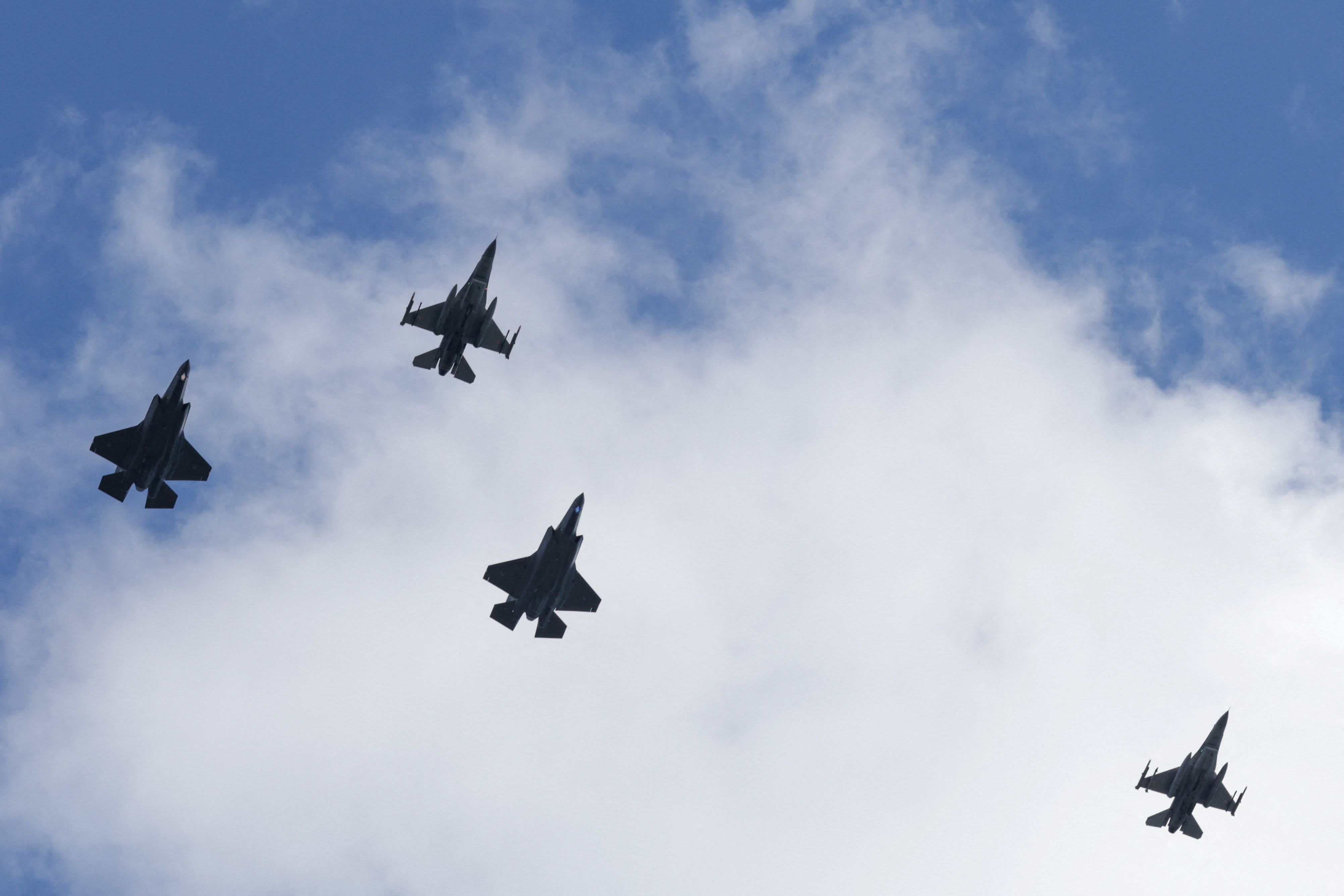 US to drastically cut aircraft and warships assigned to NATO in Europe ...
