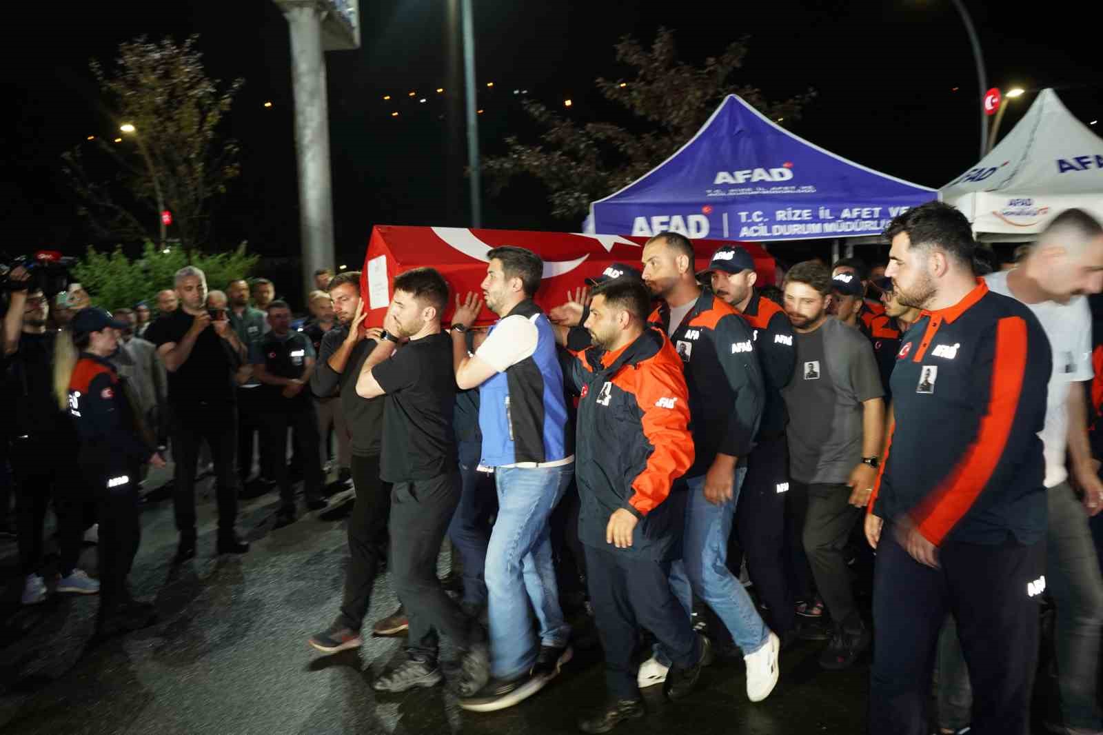 Arama-kurtarma çalışmalarında hayatını kaybeden AFAD personeli için ...