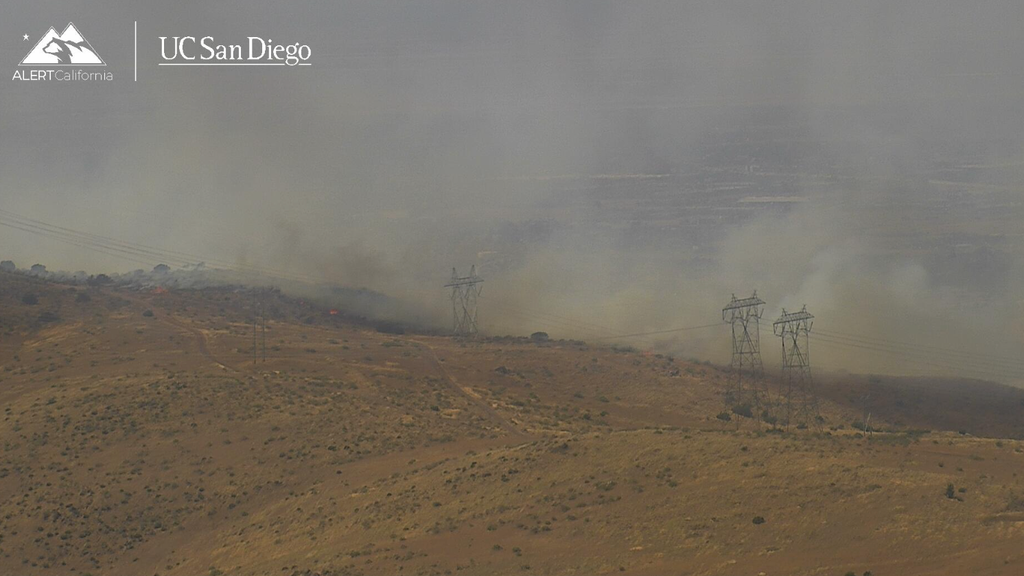 300-acre Lemon Fire burning near Palmdale forces evacuation orders, LA ...