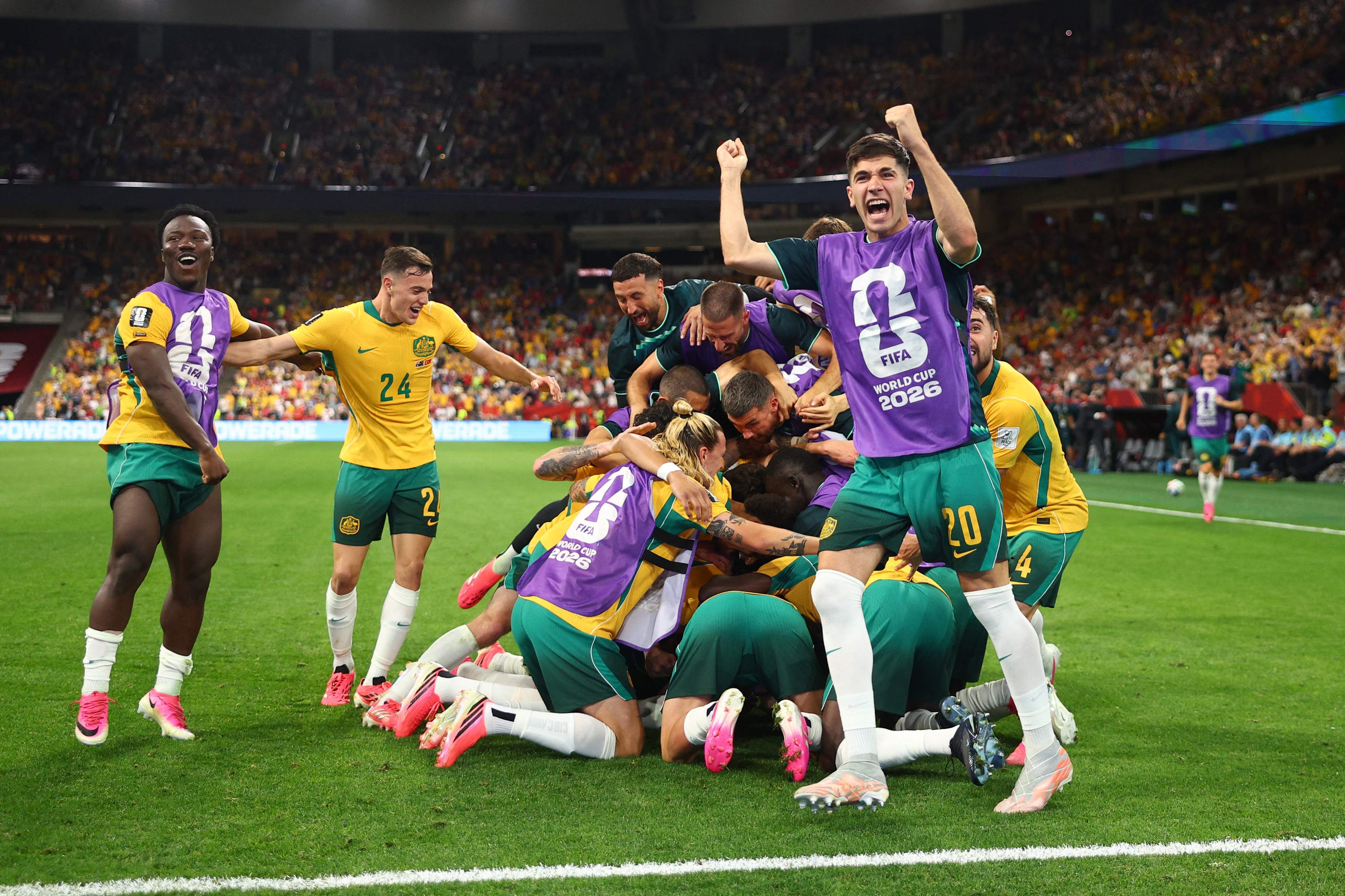Australia's bus defense, counterattacks defeat Turkey 2-0