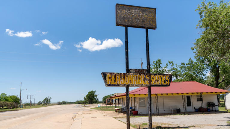 Oklahoma's once-thriving town on Route 66 is now an almost abandoned ...