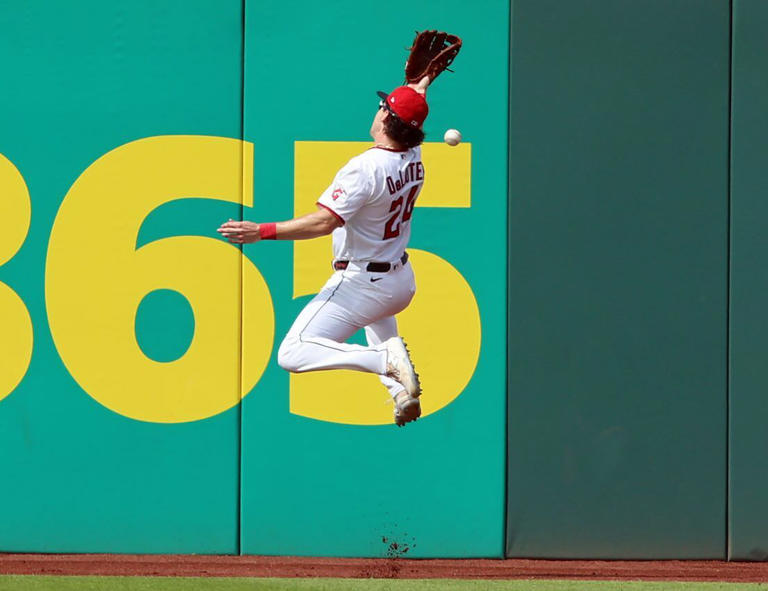 Guardians’ Jose Ramirez fractures hamate bone in left hand in win over ...