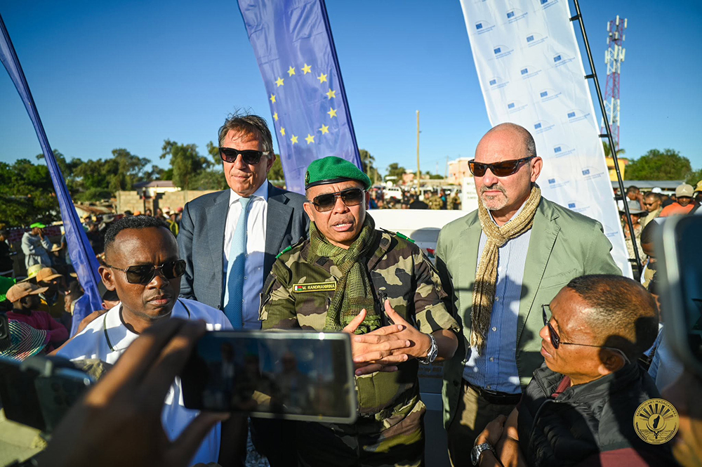 Inauguration de la RN13 - Le colonel Randrianirina boucle le chantier