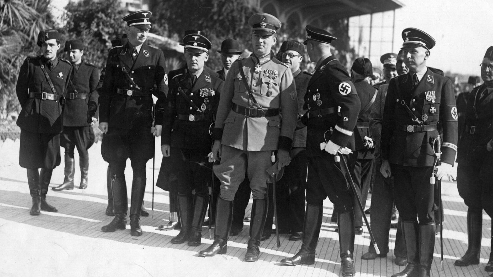 Por qué llamarlos 'fascistas' cuando es sinónimo en la misma raíz de ...