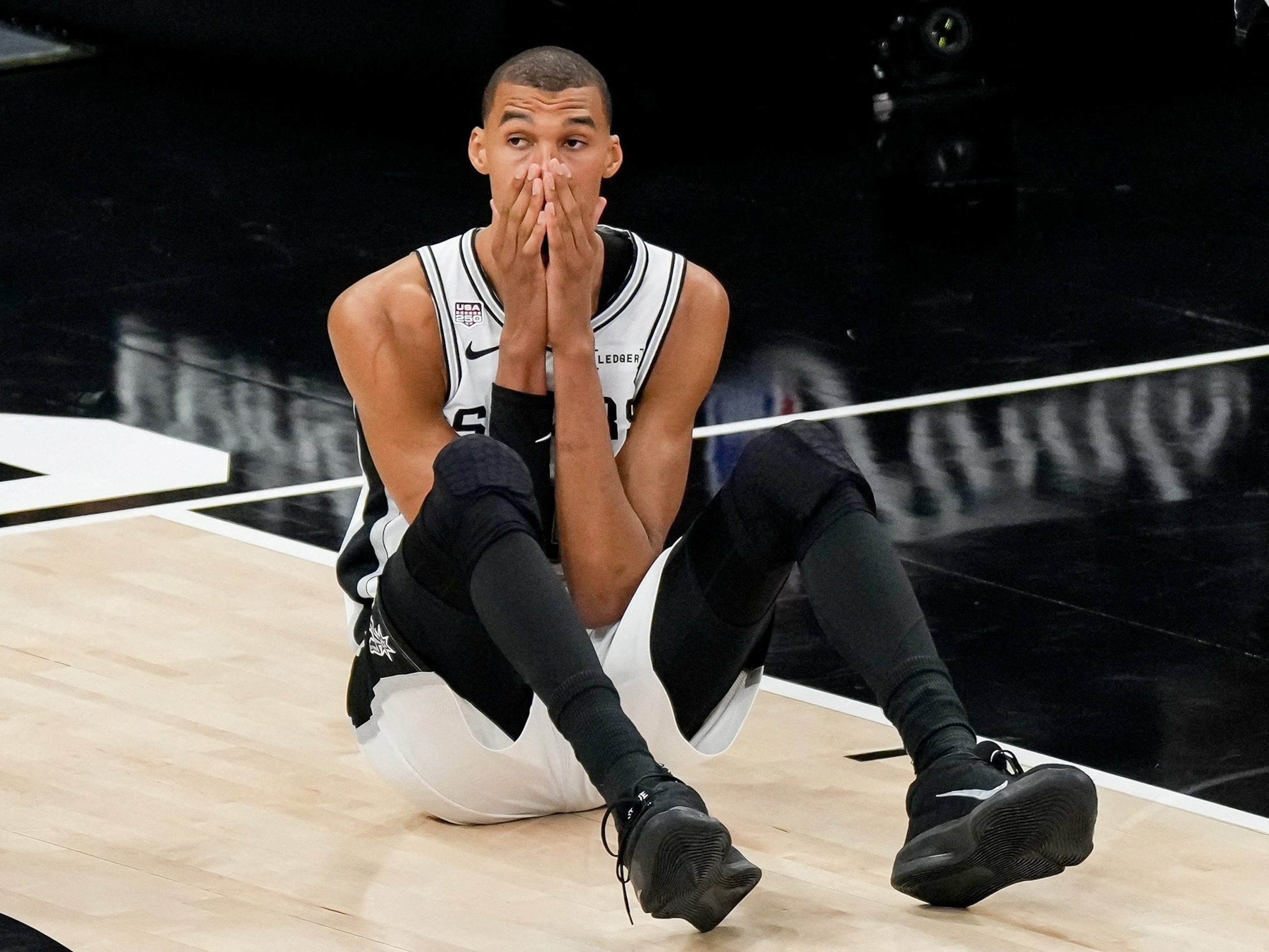 Knicks beat Spurs to win 1st NBA championship in more than 50 years