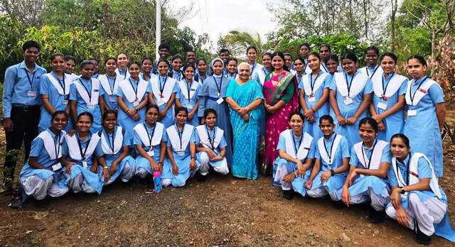 Nursing students explore sustainable living at educational tour