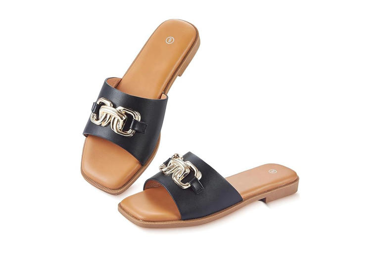 Taylor Swift proved a statement shoe is an easy way to dress up jeans ...