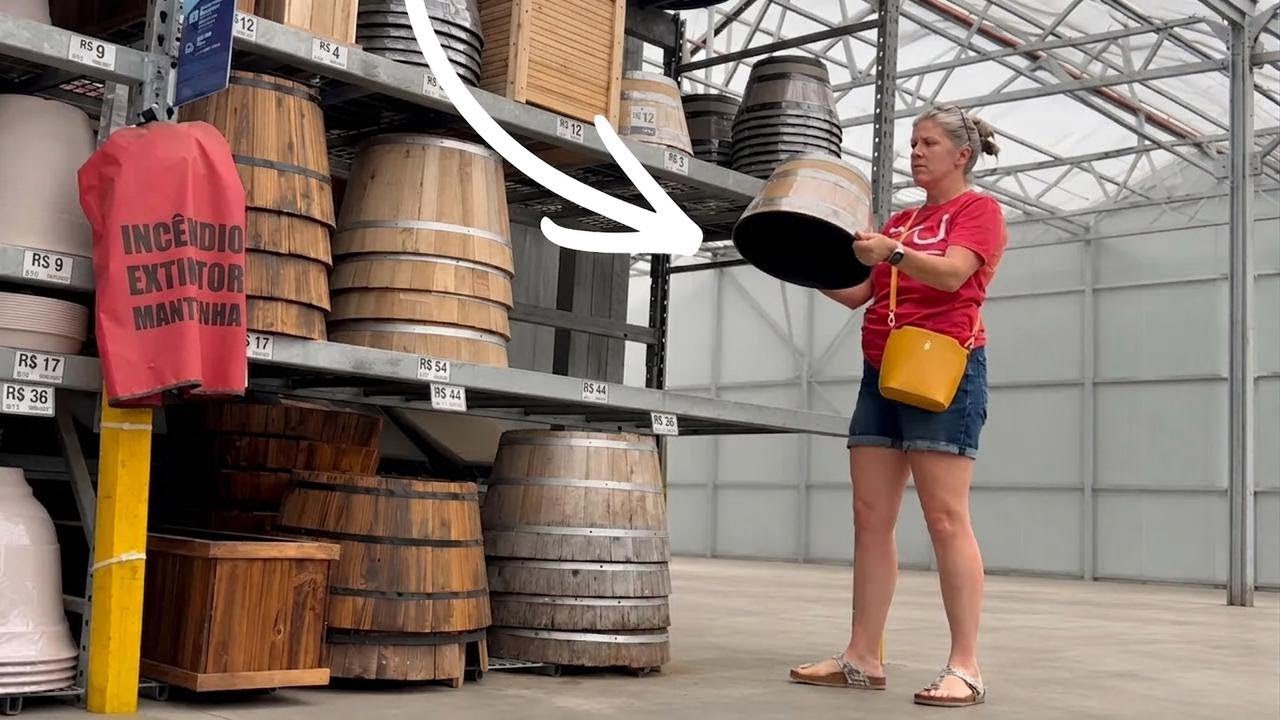Ela transforma um barril do Walmart em uma obra-prima para o jardim!