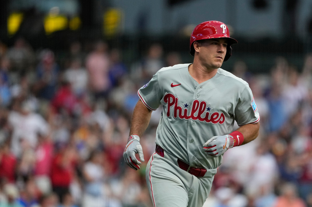 JT Realmuto hits 3-run homer in 5-run 6th and Phillies hold off Brewers 9-8