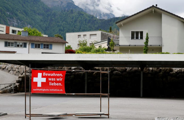 Switzerland votes in referendum to set maximum population of 10 million ...