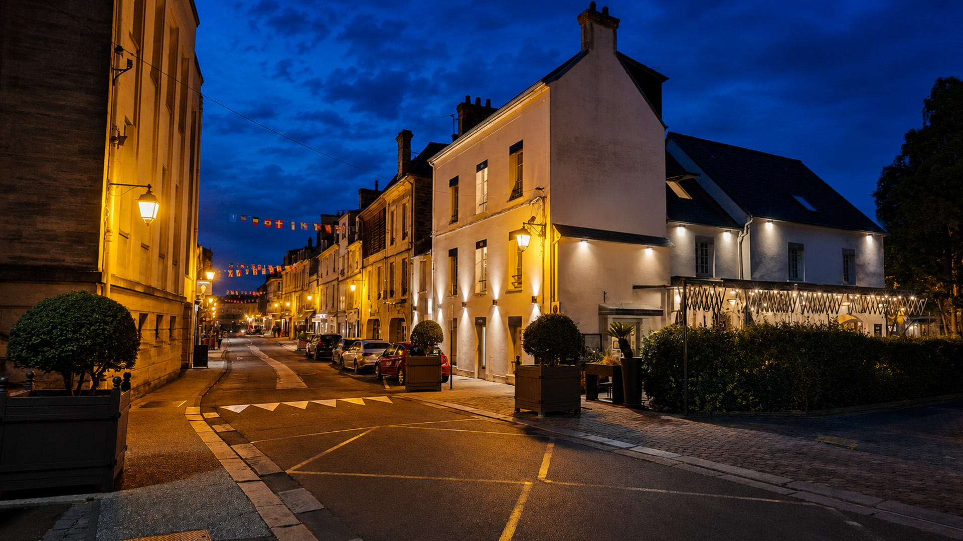 Découvrez la beauté du soir de Bayeux pendant le Débarquement du 6 juin ...