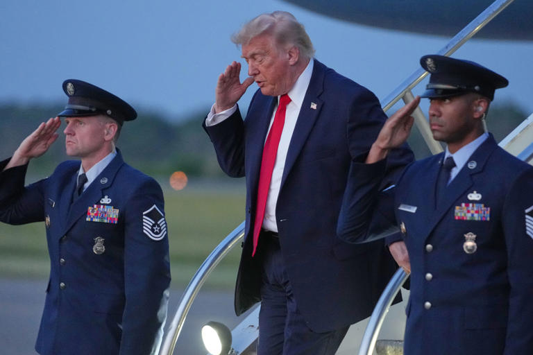 Donald Trump cumple 80 años: anatomía del 'showman' de la corbata roja