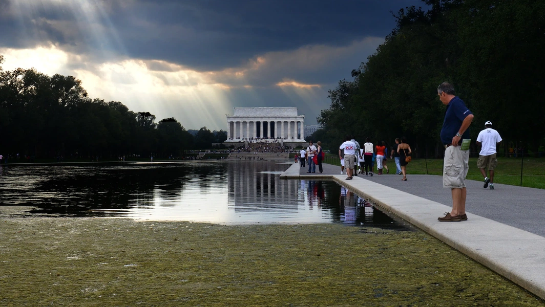 Trump's $14M reflecting pool revamp hit by algae bloom