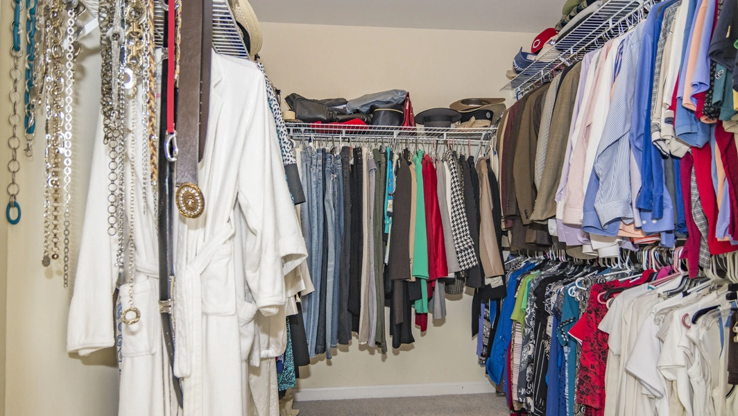 6 space-saving closet organization hacks